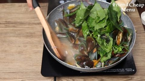 Sauteed Mussels (A Filipino Seafood Recipe)