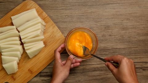 How to Cook Tikoy ( Nian Gao ) - Chinese New Year Recipes